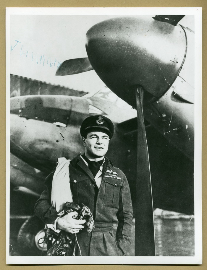 Sir Max Aitken (1910-1985) - RAF flying ace - RARE signed photo ...